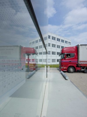 Retro-reflective façade - MaterialDistrict