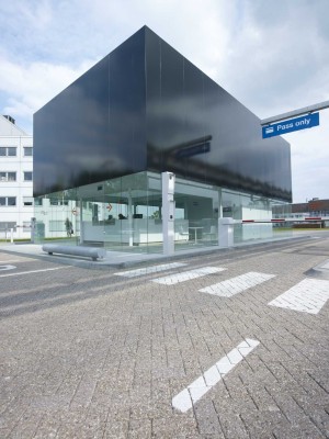 Retro-reflective façade - MaterialDistrict
