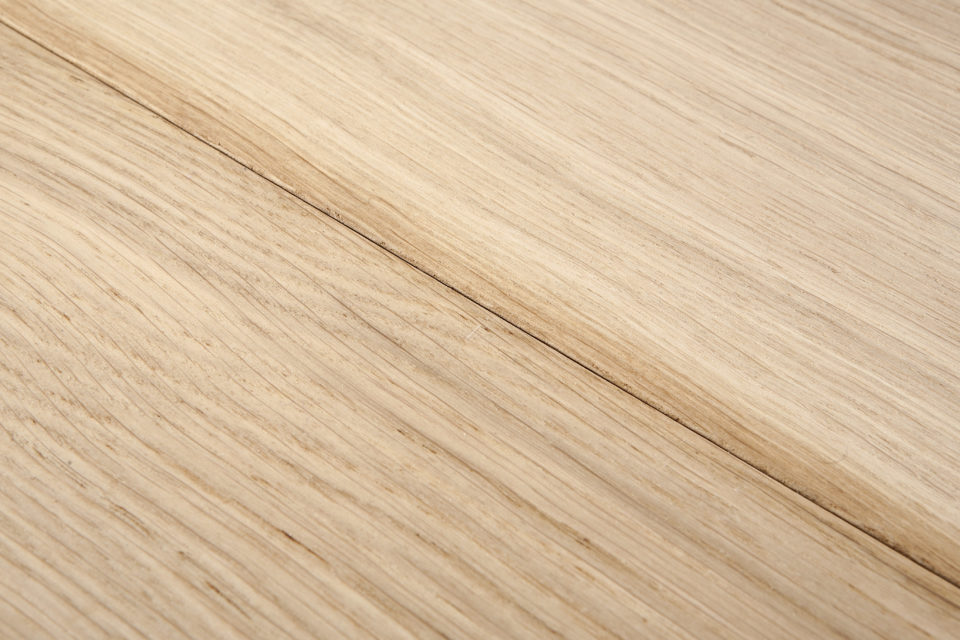 Skylt - invisible varnish protection - MaterialDistrict