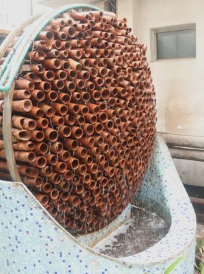 Terracotta cones and water make for low-tech air-conditioning ...