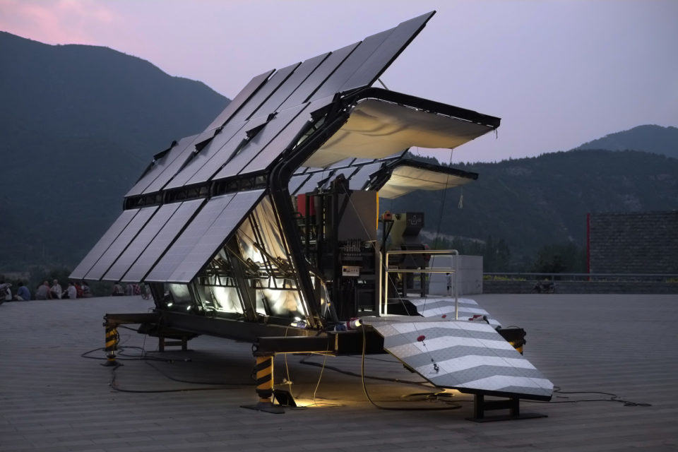 The mobile Trashpresso makes tiles out of trash - MaterialDistrict