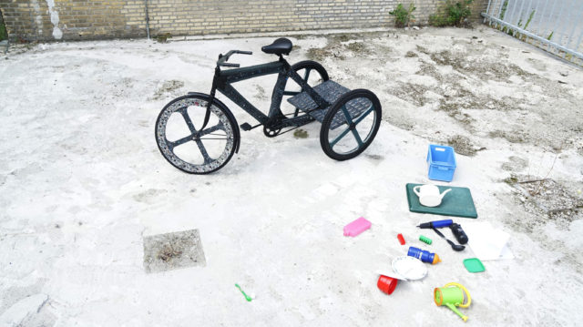 A modular tricycle made from recycled plastic waste - MaterialDistrict