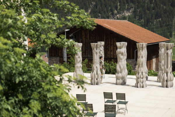 3D printed concrete columns - MaterialDistrict
