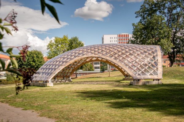A timber and polycarbonate deployable grid shell - MaterialDistrict