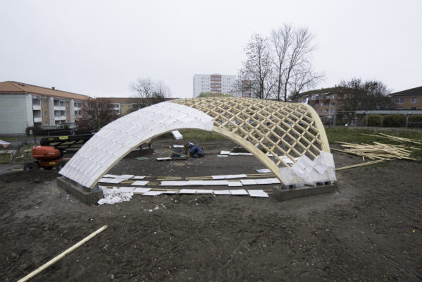 A timber and polycarbonate deployable grid shell - MaterialDistrict