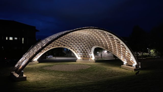 A timber and polycarbonate deployable grid shell - MaterialDistrict