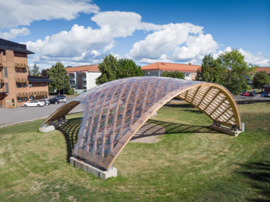 A timber and polycarbonate deployable grid shell - MaterialDistrict