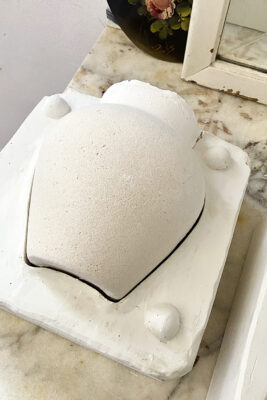 Ceramics made of egg shells and algae - MaterialDistrict