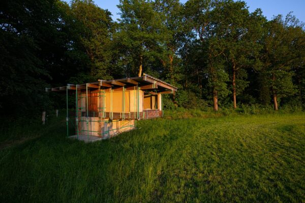 An overnight location made of borrowed materials - MaterialDistrict