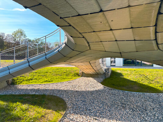 A 3D printed concrete bridge made with recycled materials ...
