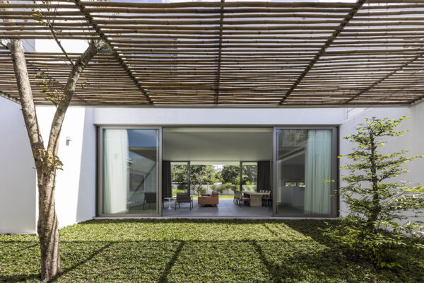 Adjustable bamboo façade fronts - MaterialDistrict