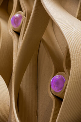 A 3D printed ‘threads’ in a shop interior - MaterialDistrict