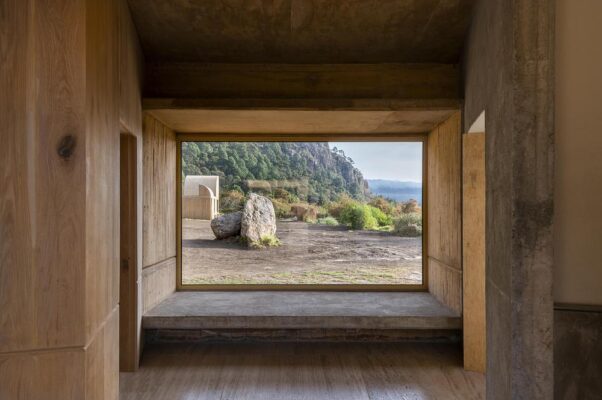 House 720 Degrees: Earthbound Architecture Shaped By Local Materials ...